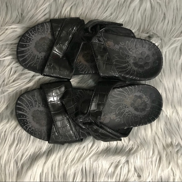 Vionic | Shoes | Orthaheel Vionic Comfort Sandals Strappy Black | Poshmark